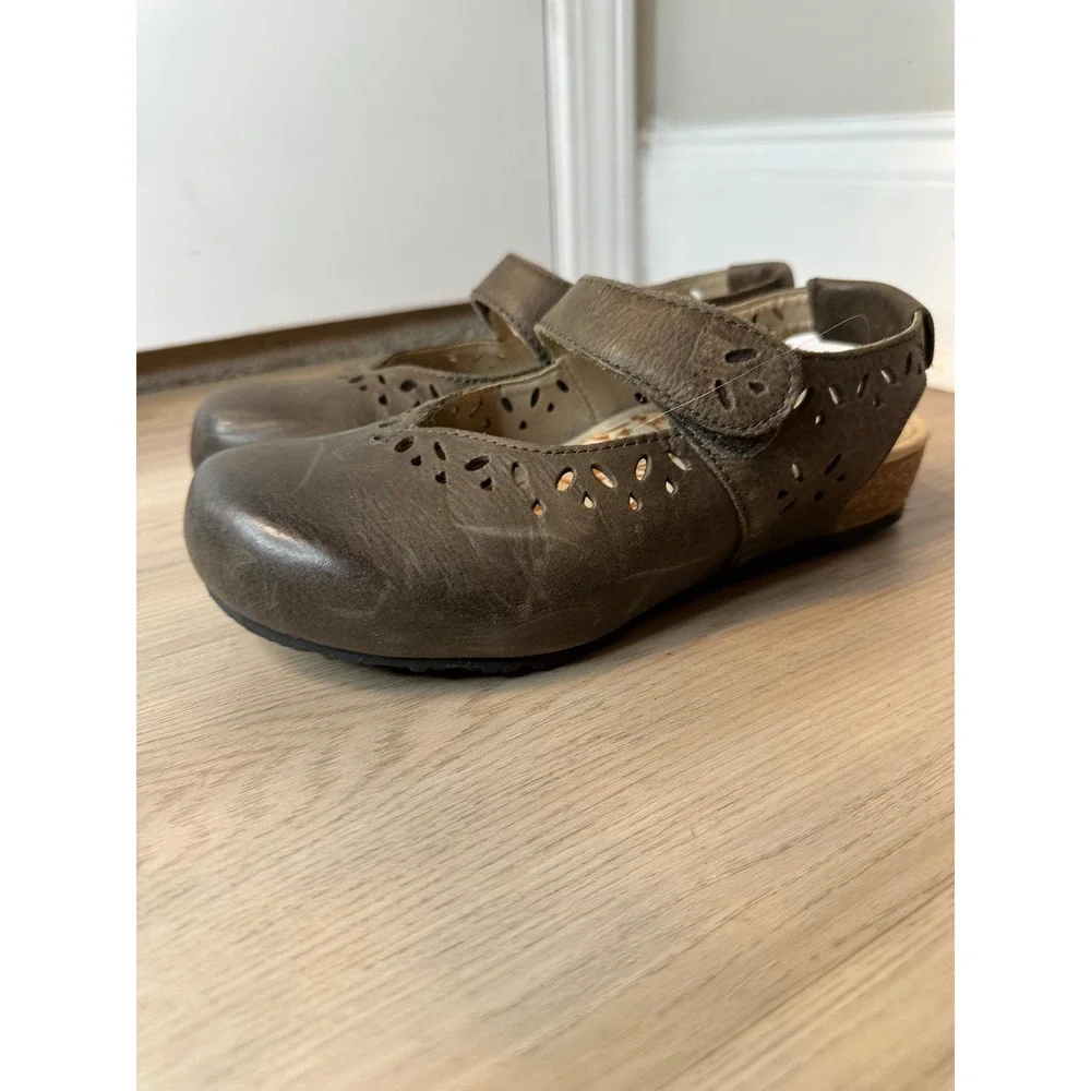 Aetrex | Shoes | Aetrex Sc92w Womens Olive Brown Leather Laser Cut Mary ...